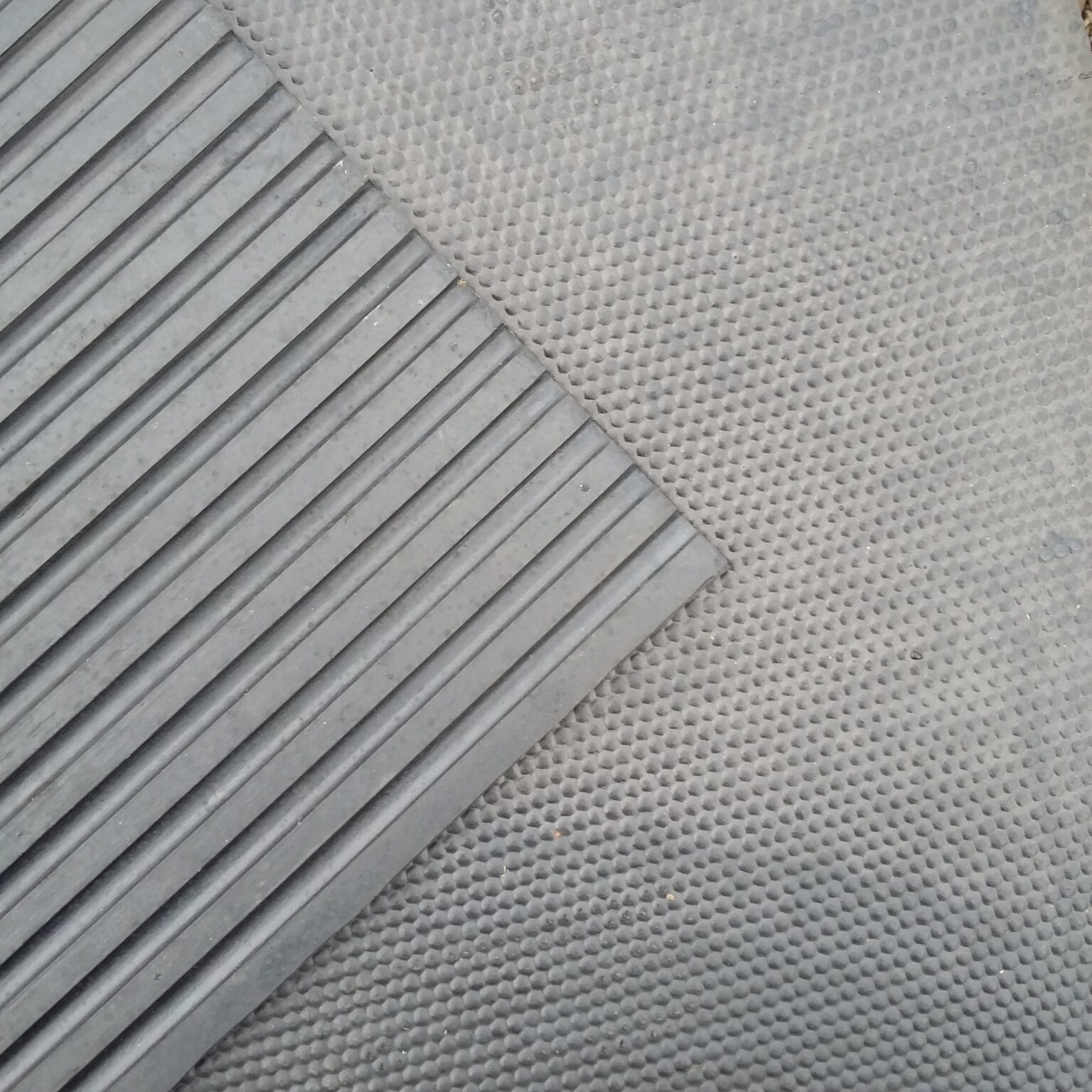 18mm Rubber Cubicle Mat (Young Stock) - Quattro Products Limited