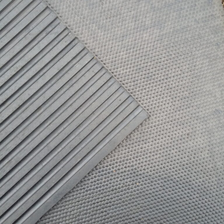 18mm Rubber Cubicle Mat (Young Stock) - Quattro Products Limited